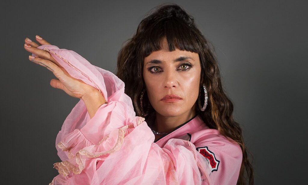 La artista chubutense Sara Hebe vuelve a la Patagonia con una gira por ...
